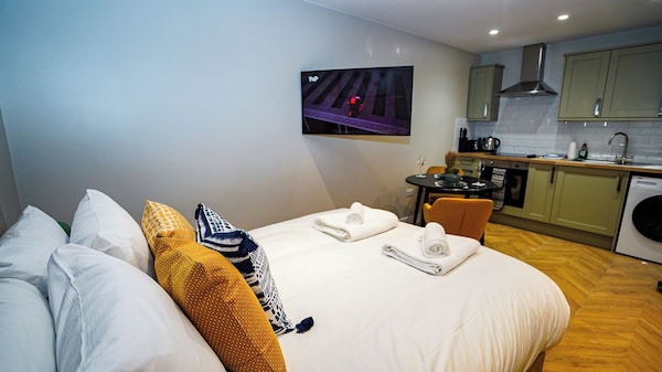 E2m Wisteria House Heathrow Free Parking - Aeropuerto de Londres-Heathrow (LHR)