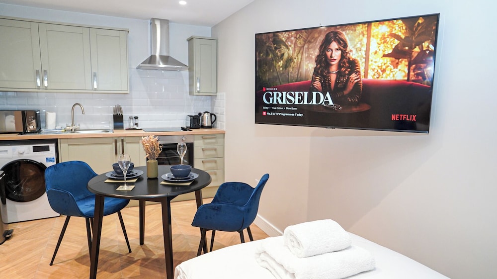 Wisteria F2 - Single Beds - London Heathrow Airport (LHR)