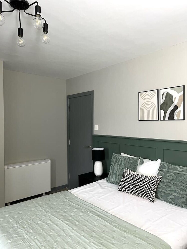 Stylish Quiet Galashiels Apartment:private Parking - Galashiels