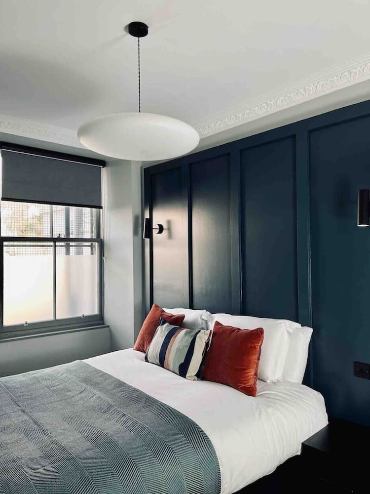 Boutique King Bed Studio, En-suite & Kitchenette - Melrose