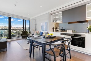 Apartamento, 1 quarto | Opções para refeição no quarto
