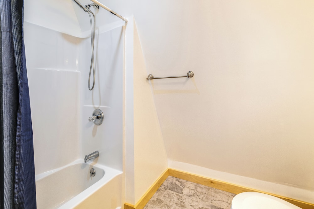 Creekside Cabin In Bainbridge W/ Wraparound Deck! - State of New York