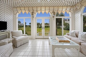 Casa, 4 quartos | Sala de estar