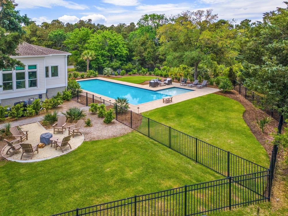 Home Close To The Beach And Private Pool 5 Bedroom Home By Peace Vacations - Georgetown, SC