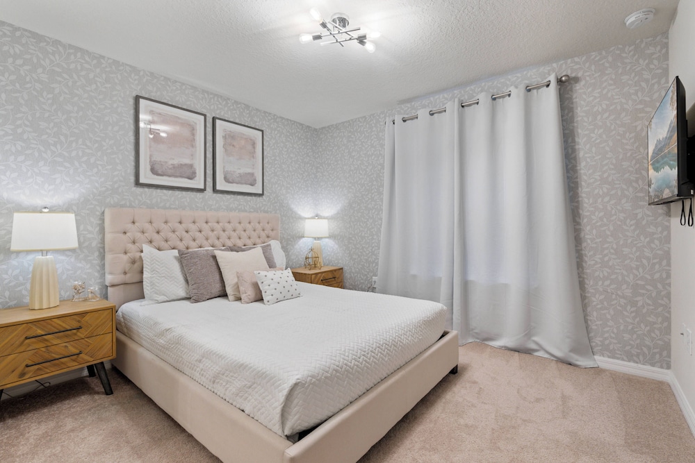 Luxury Villa 5Bedrooms/Pool- 8 miles from Disney - Four Corners | Vrbo