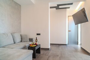 Quarto Duplo Familiar, varanda | Sala de estar | Televisor 