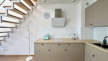 Apartamento conforto | Cozinha privada | Geladeira, cooktop, torradeira, talheres/pratos/utensílios de cozinha