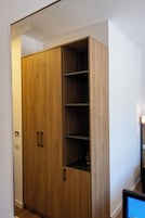 Quarto casal luxo, vista para a piscina | Wi-Fi de cortesia, roupa de cama