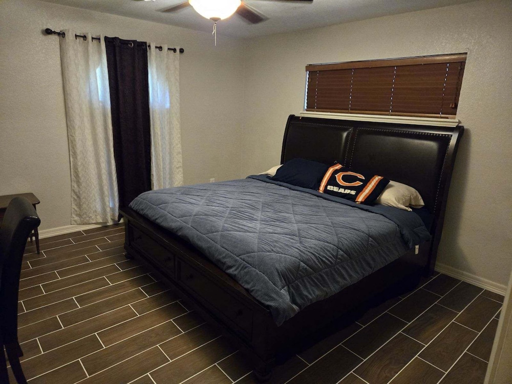 Spacious Retreat With Large Pool-ideal Getaway - McAllen, TX