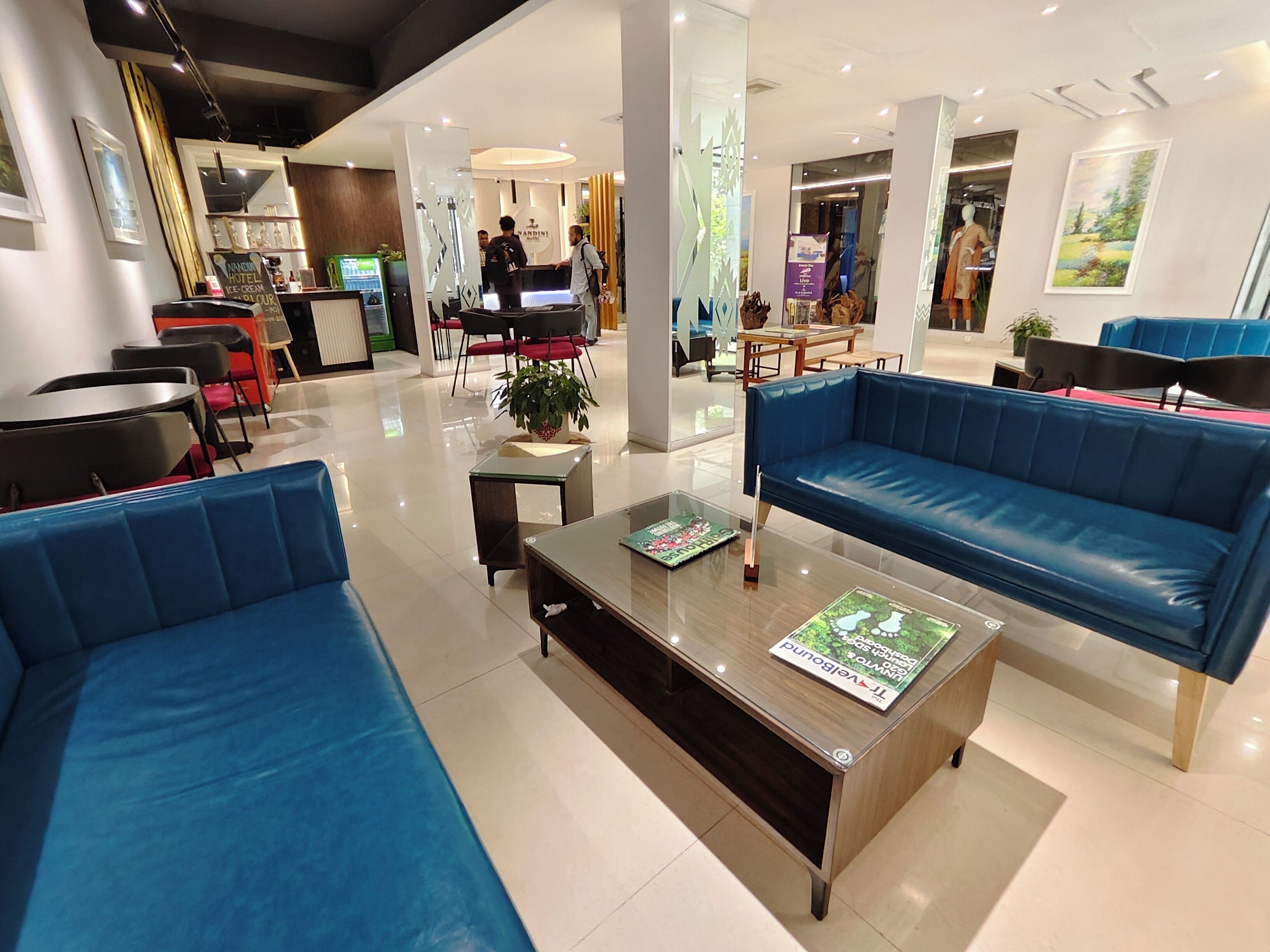 Área de estar no saguão