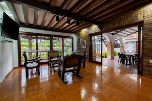 Chalé luxo | Área de estar