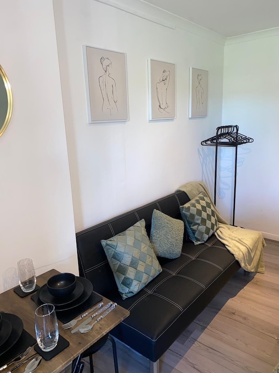 Compact Contemporary Modern Studio - Coventry