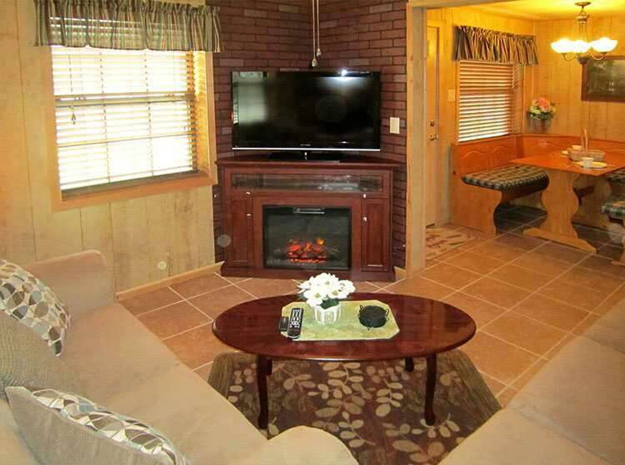 Cozy Cabin In Riverfront Resort - Florida