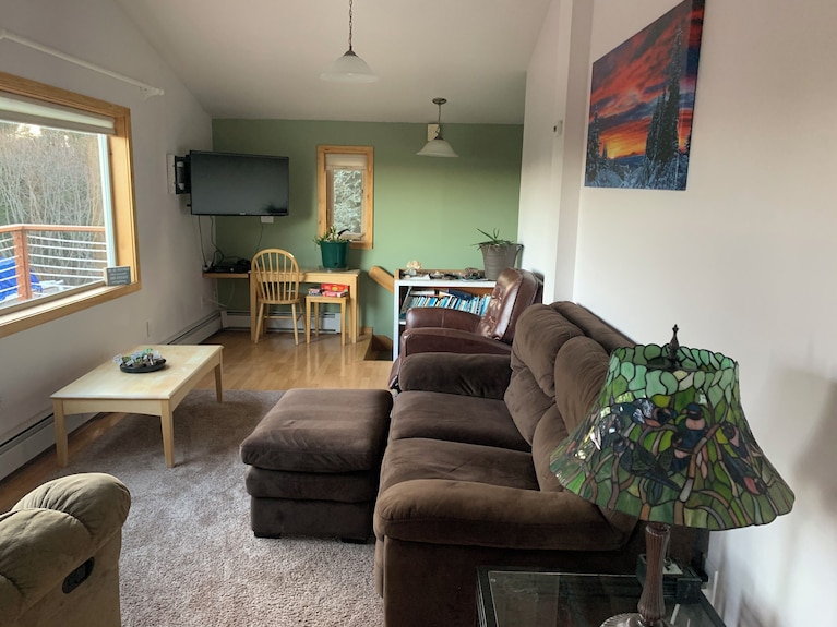 1 Bed, 1 Bath, Breakfast Included, Full Kitchen, Washer/dryer, And Rental Car.\n - Homer, AK