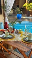 Minibar, com decoração personalizada, com mobília individualizada