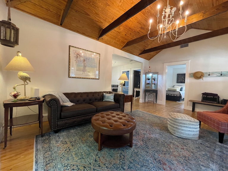 "Charming Cottage With Spacious Porch, Walking Distance To Top Attractions!" - Castillo de San Marcos National Monument