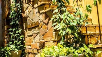 Suíte, vista para o jardim | Terraço/pátio