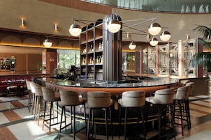2 restaurantes: servem pequenos-almoços, almoços e jantares