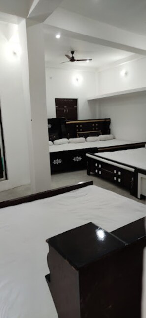 Roupa hipoalergénica, Wi-fi grátis, roupa de cama fornecida