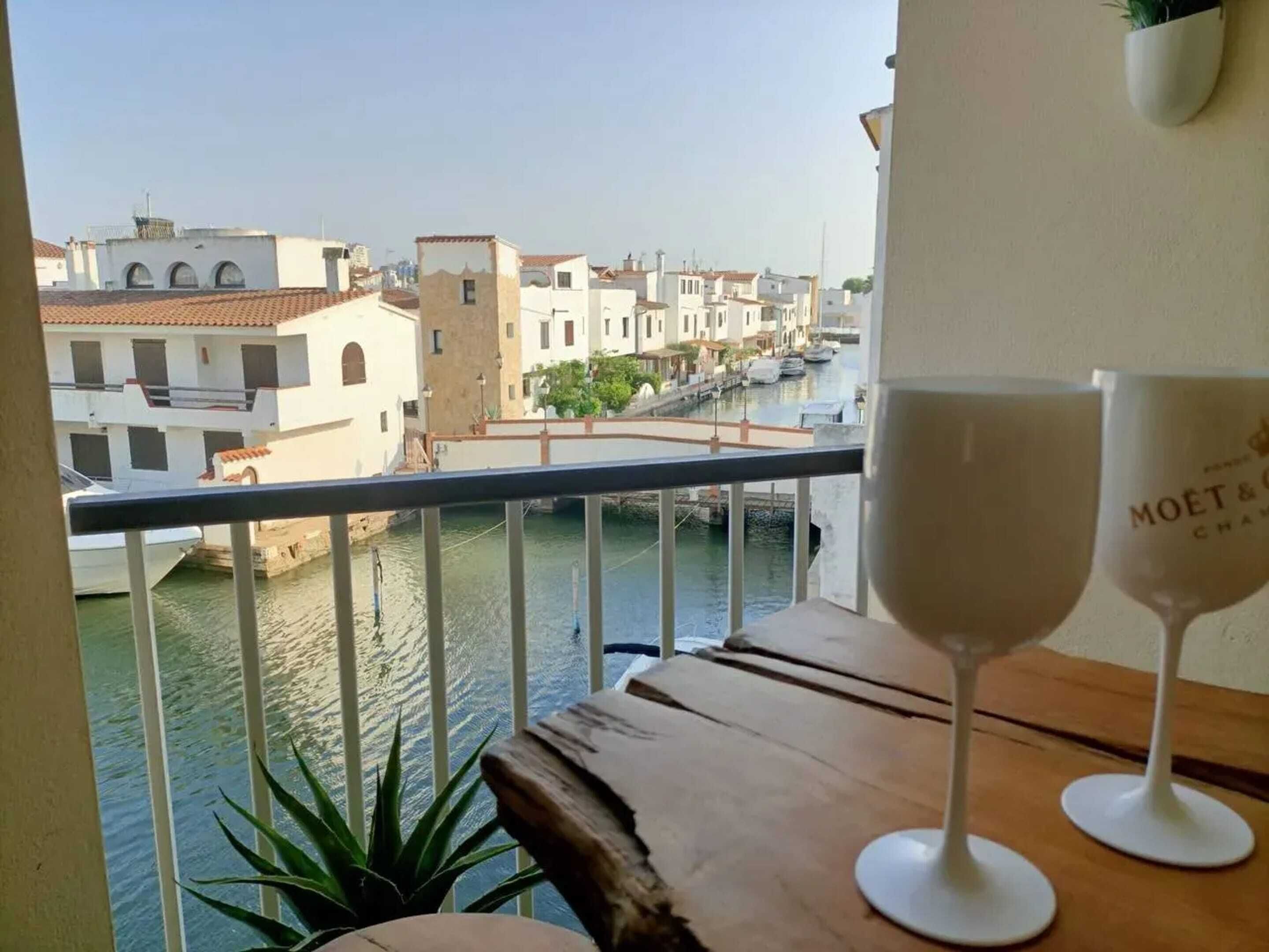 Homerez - Apartment Empuriabrava, sea view, Empuriabrava, EMPURIABRAVA ...