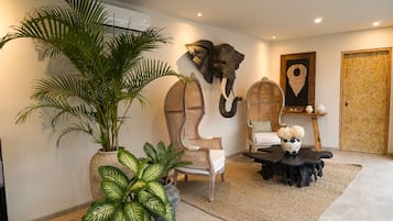 Área de estar no saguão