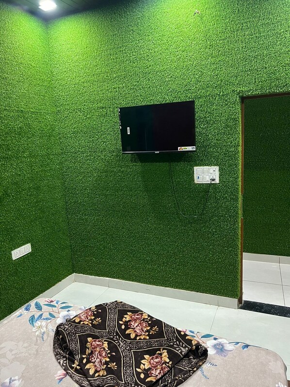 Quarto Standard | 1 quarto, secretária, secretária adequada para computadores portáteis