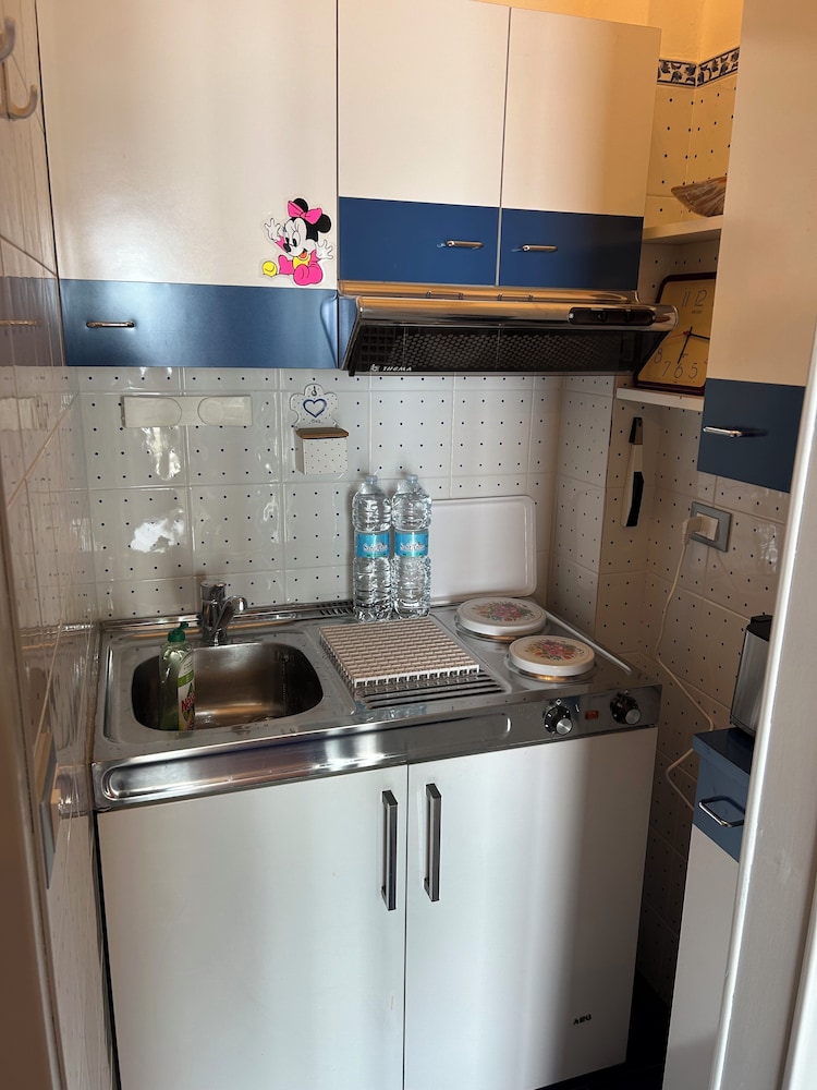 Schönes 1 Zimmerappartement Mit Meerblick - Ospedaletti