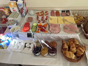 Pequeno-almoço tipo buffet diário incluído 