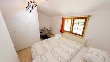 Quarto básico, vista para o jardim | 1 quarto, espaço de trabalho para notebook, Wi-Fi de cortesia