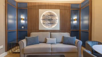 Apartamento Standard, 1 quarto | Sala de estar | Televisor de ecrã plano de 46 polegadas com canais digitais