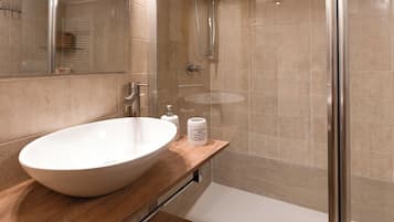 Apartamento, 1 cama queen-size, não fumadores, kitchenette | Casa de banho