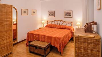 Apartamento, 1 cama queen-size, não fumadores, kitchenette | 1 quarto, edredões de penas, ferro/tábua de engomar, Wi-fi grátis