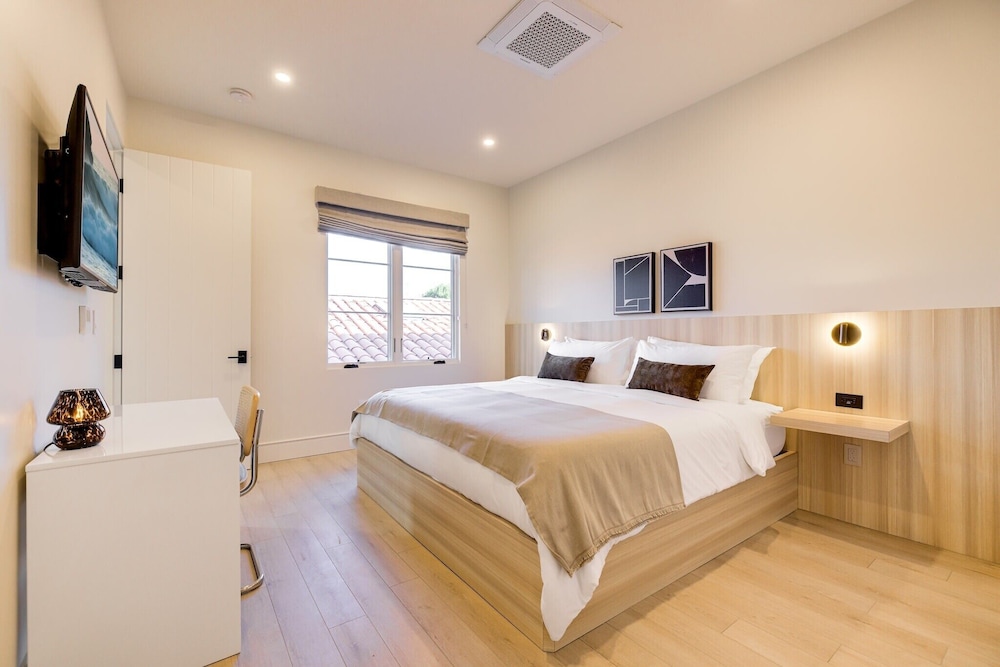 Casa De La Vina Unit 14 - Boutique Apartments - Santa Barbara, CA