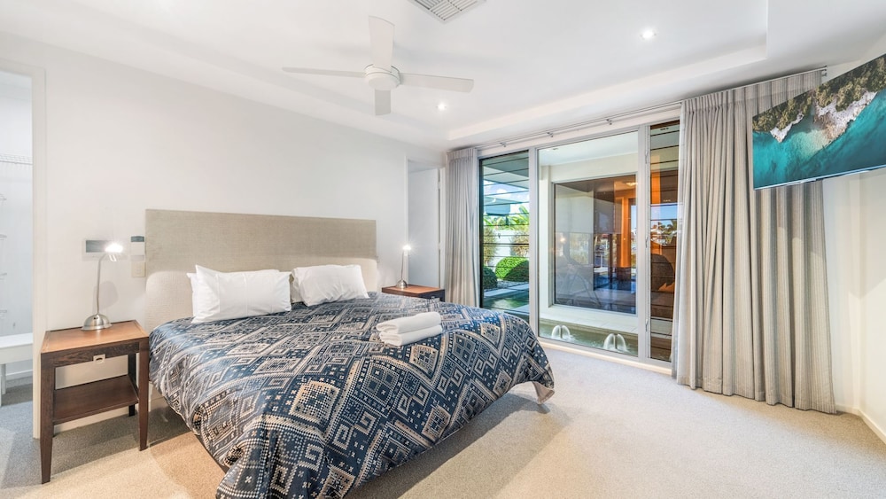 Luxurious 4 bedroom waterfront home pet friendly near Ocean - Sunshine ...