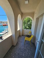 Quarto Duplo, varanda, vista para a marina | Terraço/pátio interior