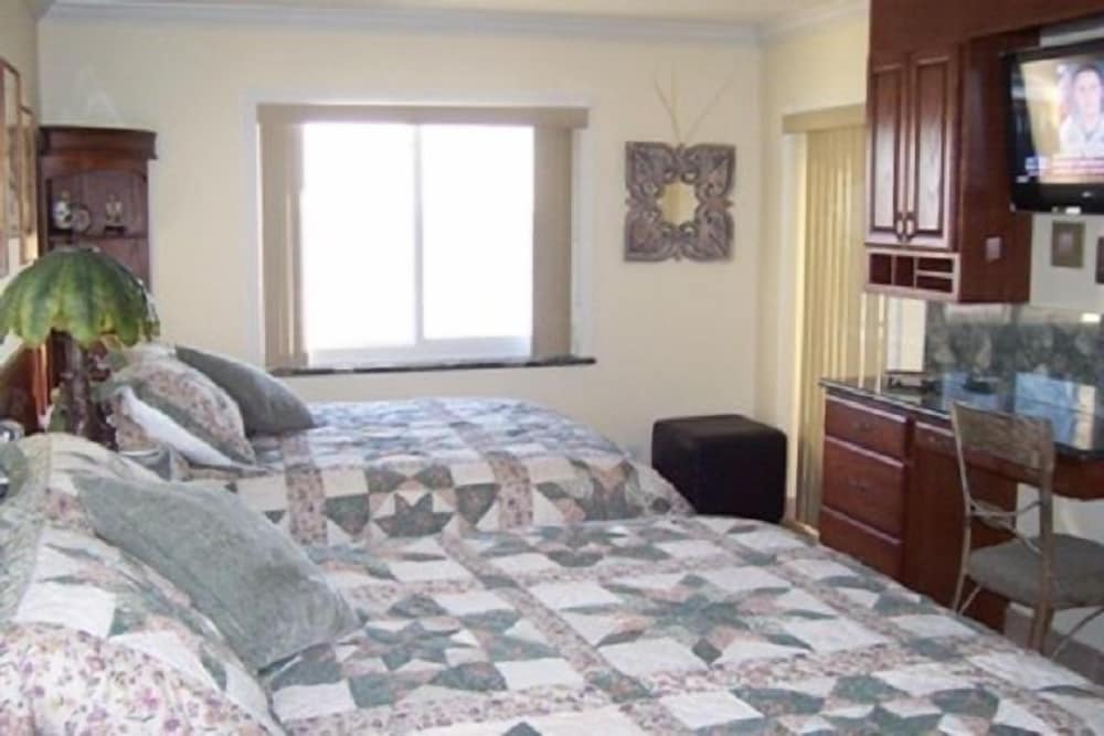 Sunsets And Sand Siesta Key Beach Top Floor 2 Bed 2 Bath Steps To Beach - Sarasota, FL