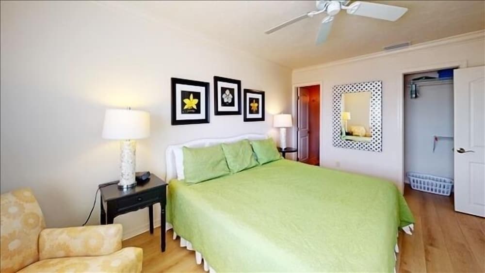 Dramatic Siesta Key Gulf Views 3 Bed 3 Bath Top Floor Steps To Beach - Sarasota, FL