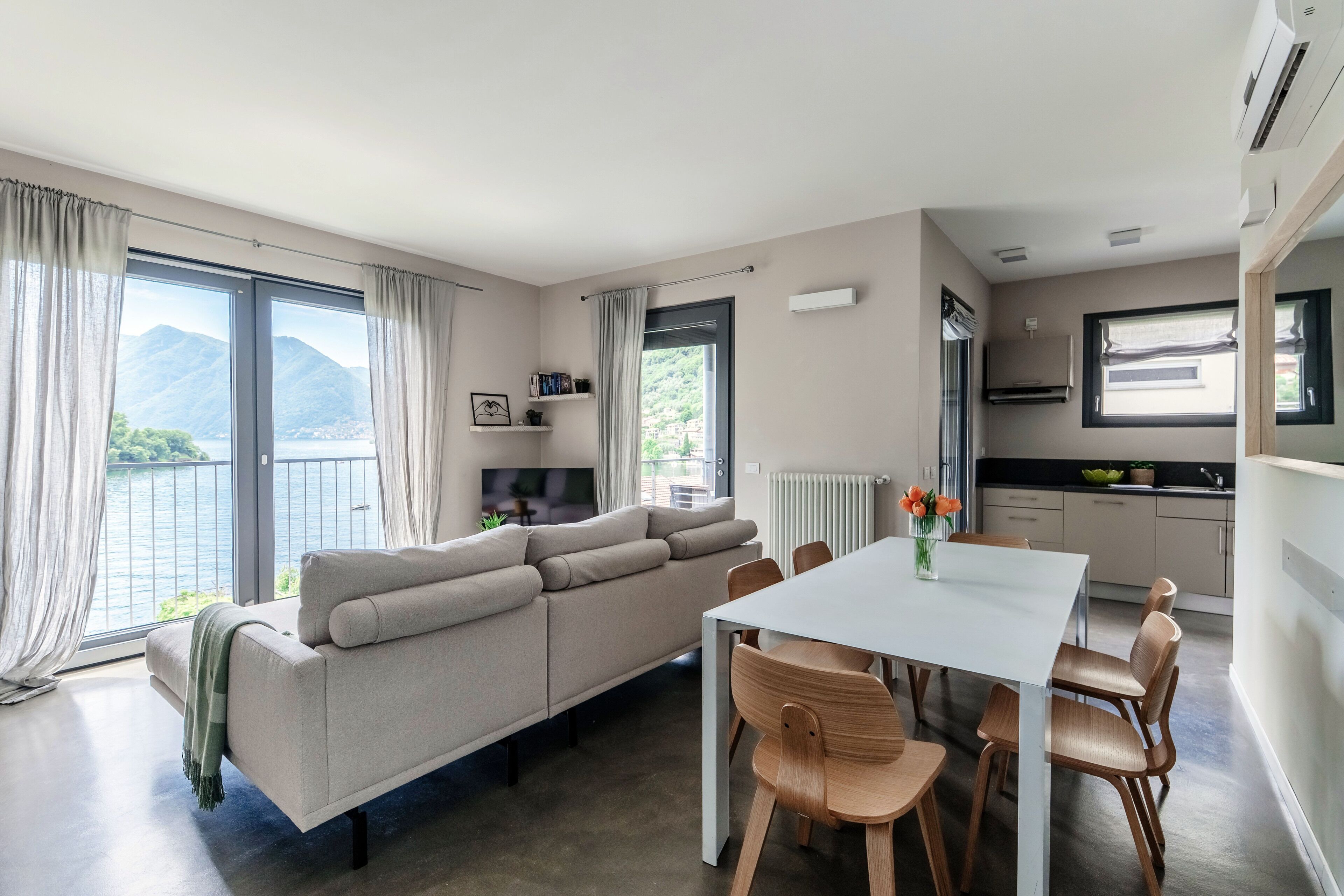 Apartamento | Sala de estar | Televisor de 30 polegadas com canais digitais 