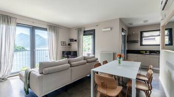 Apartamento | Sala de estar | Televisor de 30 polegadas com canais digitais