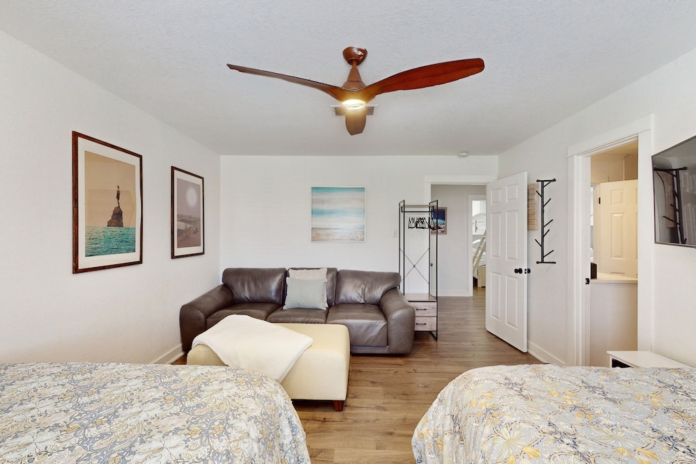 Spacious Lake Front Condo, Fish Right Outside the Back Patio - Conroe ...