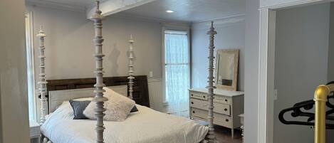 Quarto Deluxe, Vista para a cidade | 1 quarto, roupa de alta qualidade, camas de colchão viscoelástico