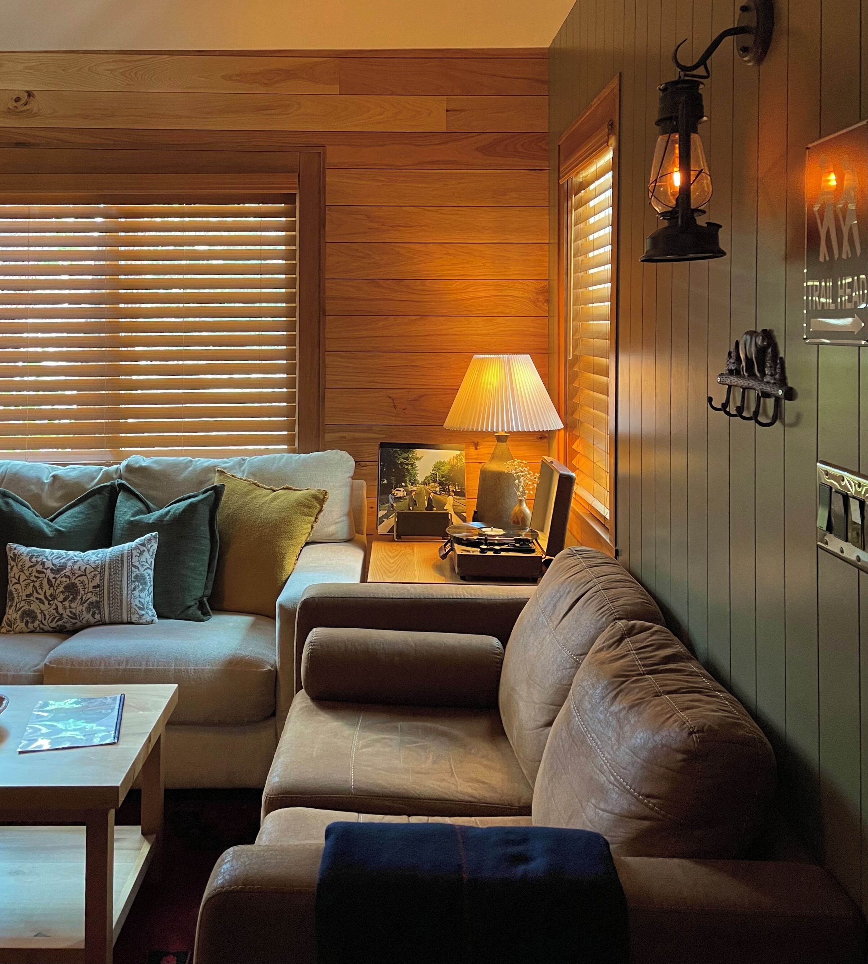 Quaint And Cozy Cabin Estes Park!  Centrally Located And Recently Remodeled! - Estes Park, CO