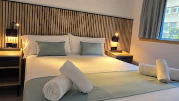 Quarto Clássico com Cama de Casal, não fumadores, casa de banho privativa | Cofre no quarto, secretária