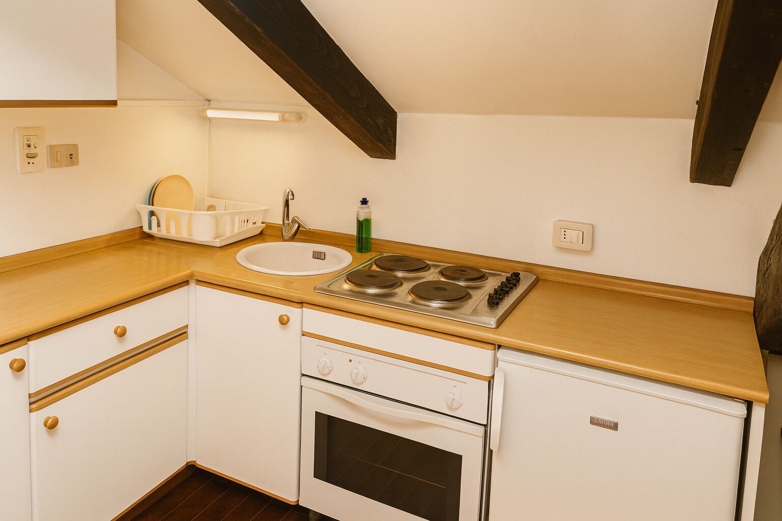 Condo standard | Cozinha privada | Cooktop, talheres/pratos/utensílios de cozinha