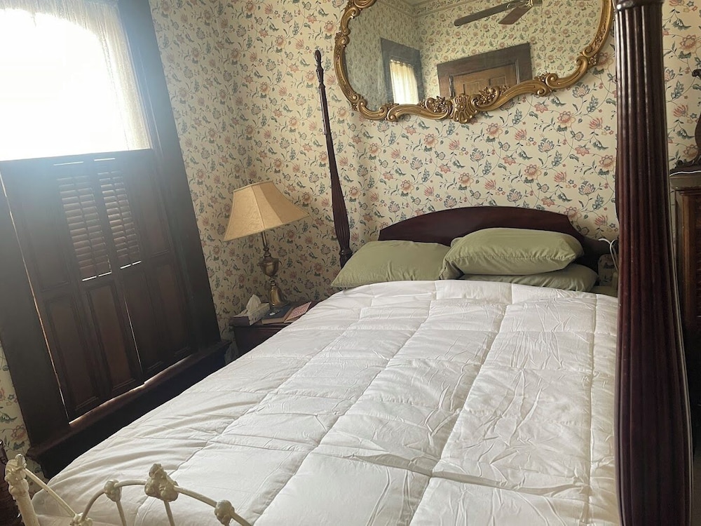 1873 Victorian Rose B & B - Ohio