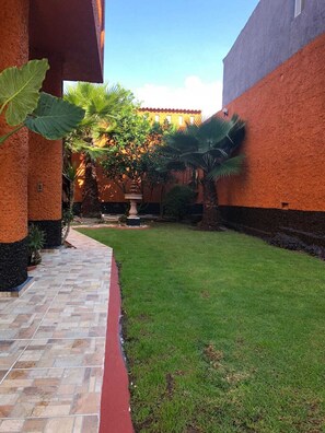 TV de ecrã plano, filmes em estreia, filmes pagos, piso aquecido