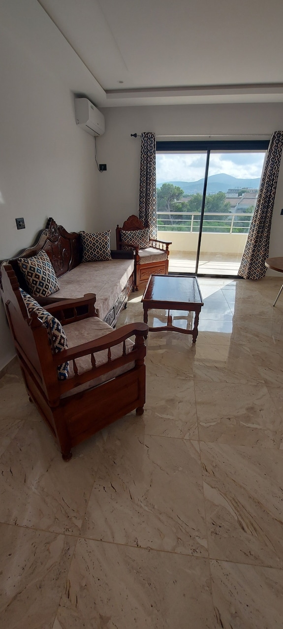 Appartement Spacieux, 2 Chambres, Vues Mer Et Montagnes, 250m De La Plage. - Tabarka