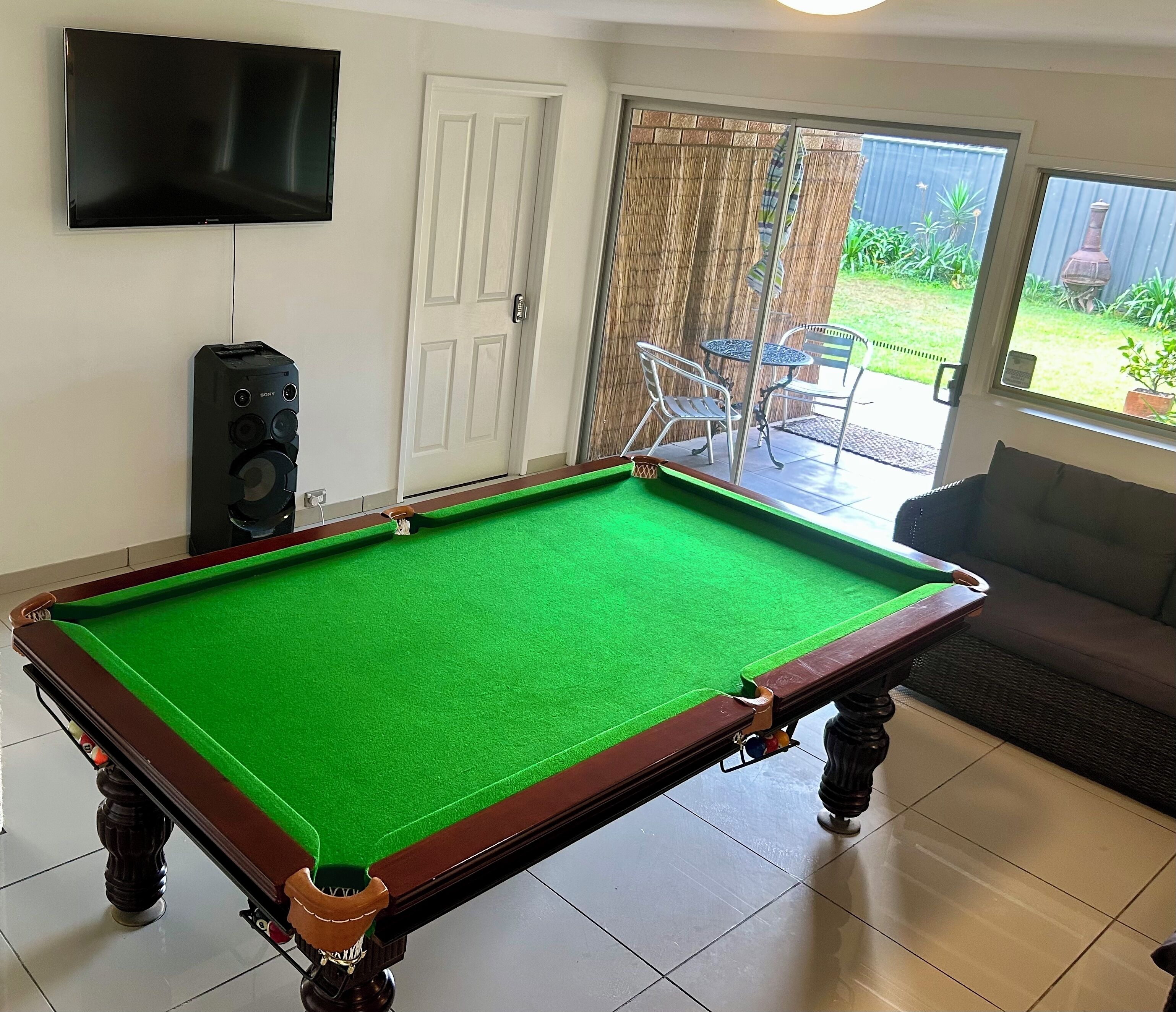 Large 2 Bedroom Seperate Private Apartment, Pool Table, Laundry, Close To Beach - South Coast