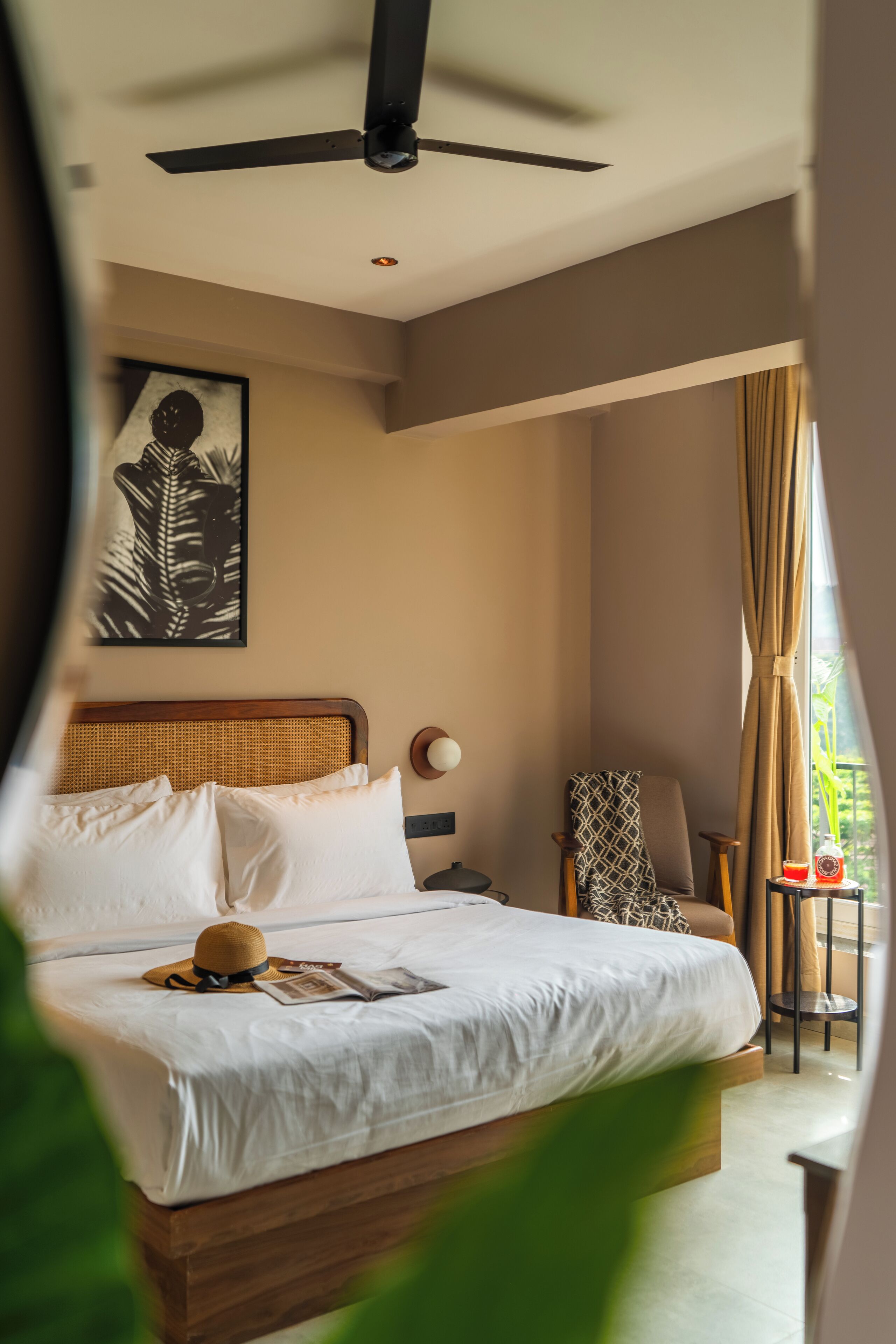 Quarto Superior | Cofre no quarto, secretária 