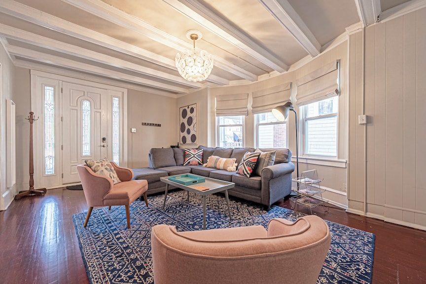 Speakeasy, Hot Tub, 1920s Family Beach Home, Decked Out Home... Steps To Beach And Boardwalk - Atlantic City, NJ